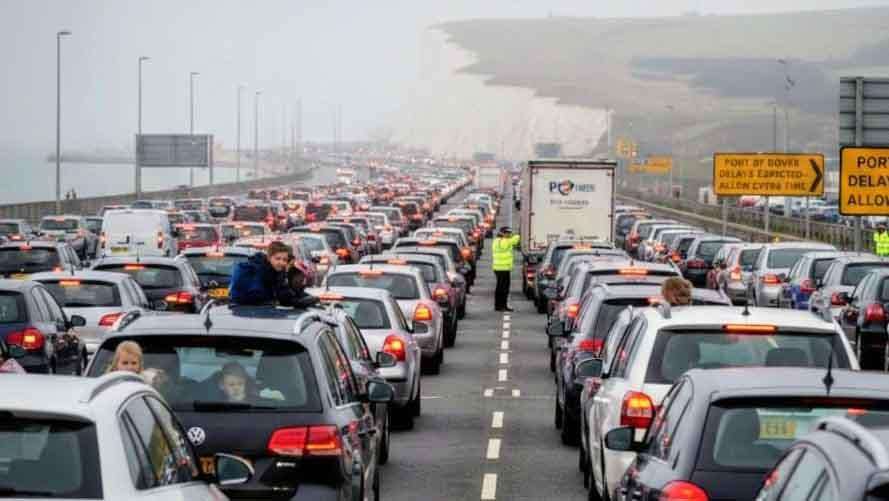 UK Christmas Getaway Crisis: Record Traffic Surge and Rail Chaos ...